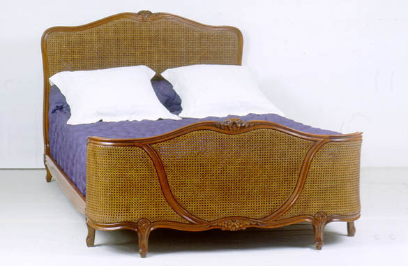 Lit Louis XV demi-corbeille canné - Meubles Hummel