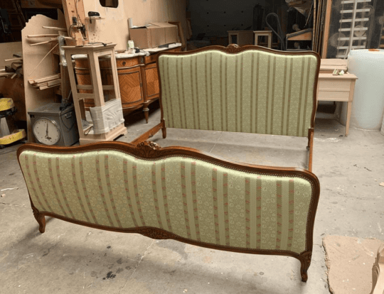 Lit Louis XV avec tissu - Meubles Hummel